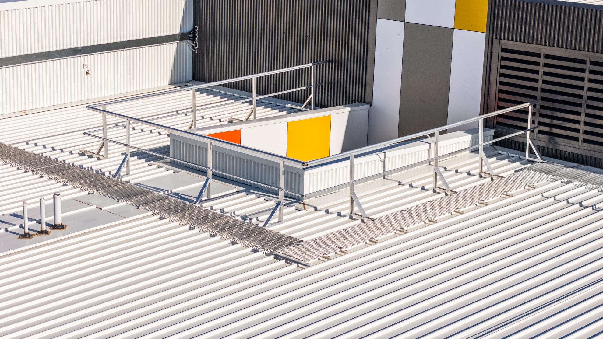 Aluminium Walkway, Guardrail One Side | Hart Australia